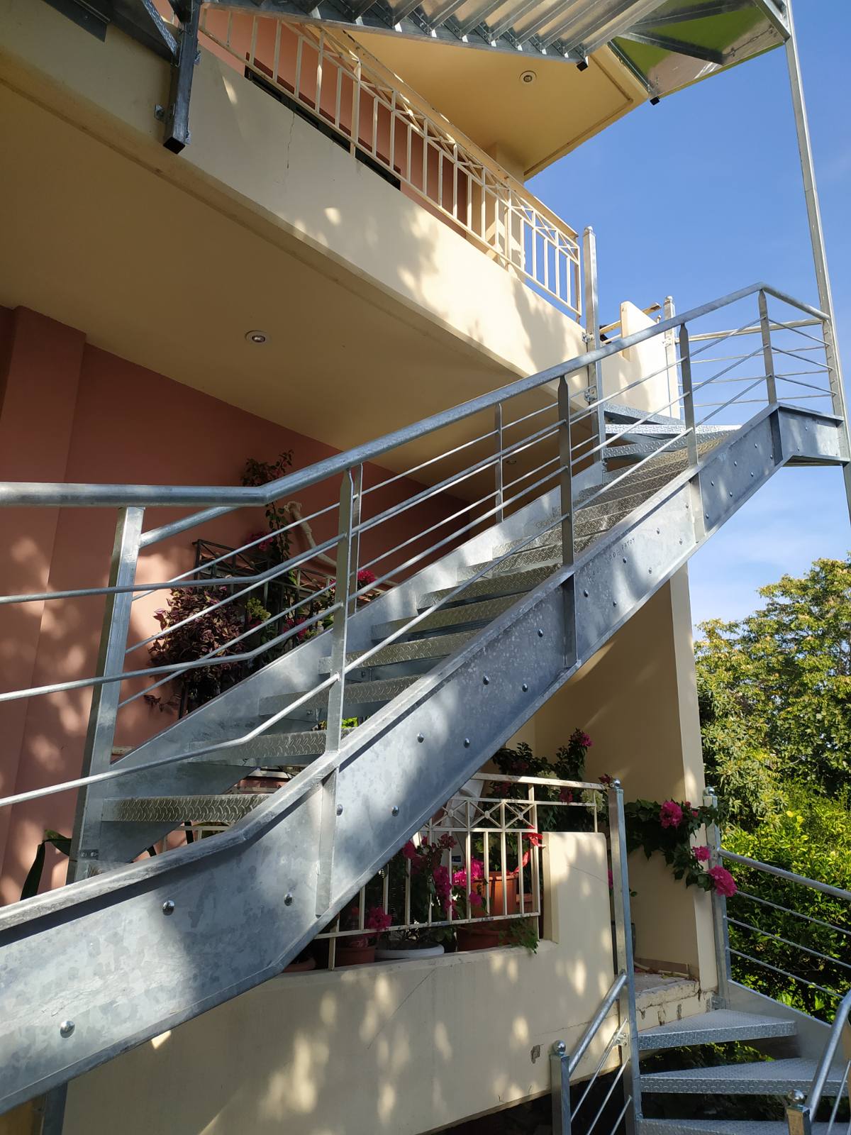 Σκάλες εξωτερικού χώρου γαλβανισμένες | ΑΦΟΙ Ι ΖΑΦΕΙΡΑΤΟΥ